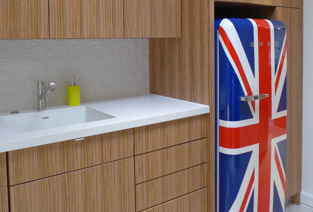 Mid-Century Ranch Home Gets Whimsical 1960's London Update - Bentwood ...