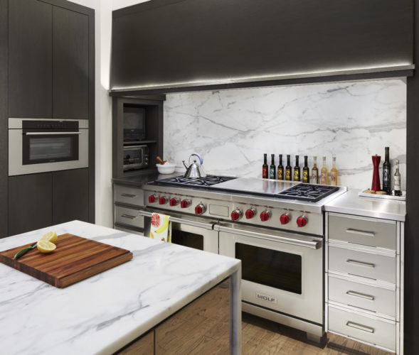 Cooktop vs. Range for Current Kitchen Designs - Bentwood Kitchens ...
